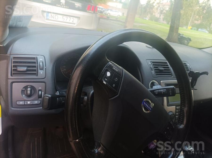 Pelēks Volvo V50 2004 Rīga, ar dzinēja tilpumu 2.00 L un nobraukumu 252 tūkst. km par 1650 €, foto 6 vietnē AUTOMOTO.COM.LV