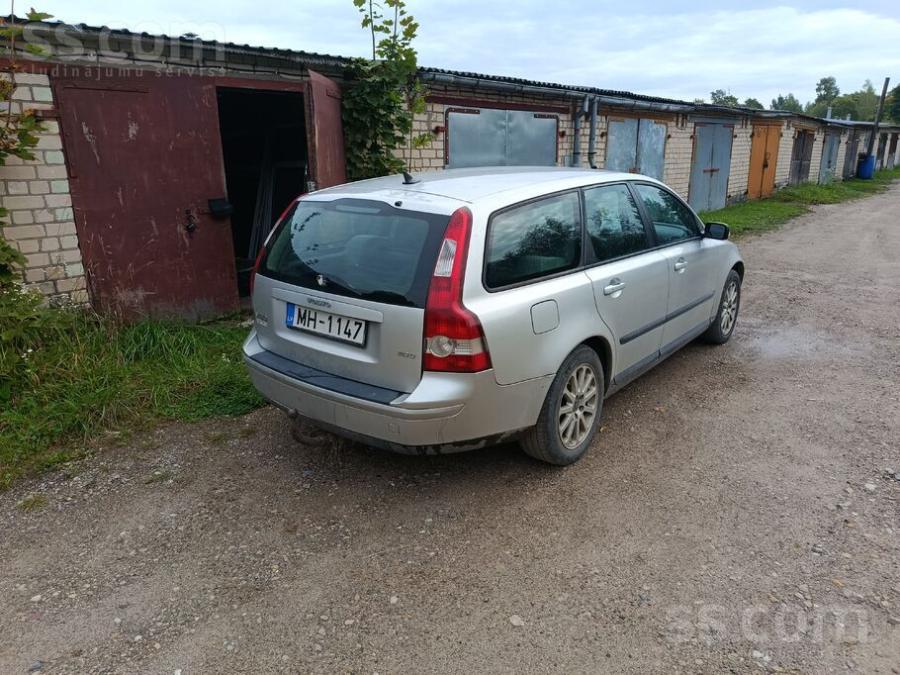 Grey Volvo V50 2004 in Preili, with an engine capacity of 2.00 L and mileage of 337 thousand km for 820 €, photo 3 on AUTOMOTO.COM.LV
