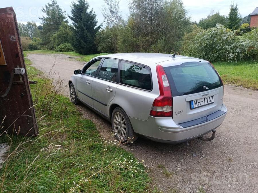 Grey Volvo V50 2004 in Preili, with an engine capacity of 2.00 L and mileage of 337 thousand km for 820 €, photo 4 on AUTOMOTO.COM.LV