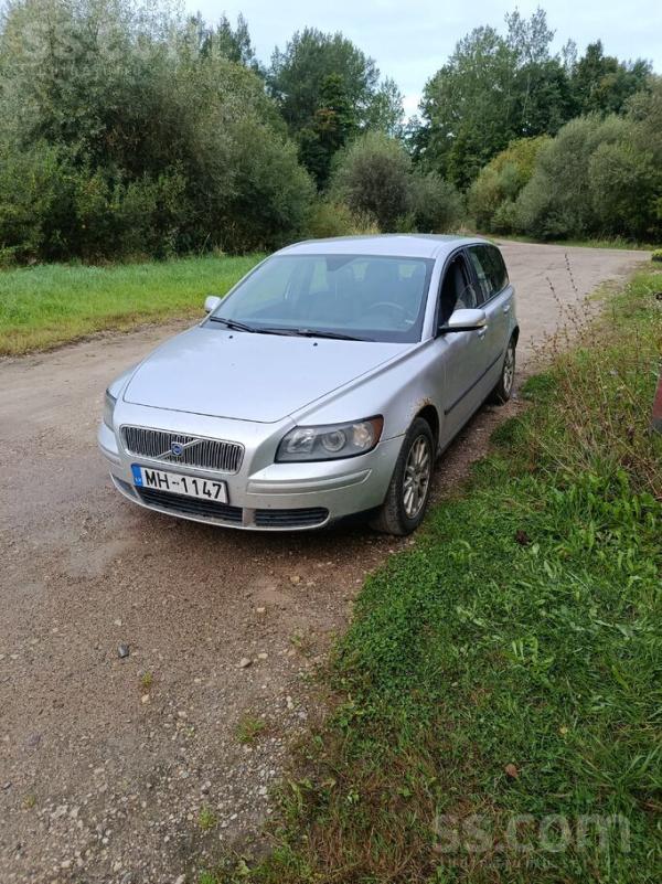 Grey Volvo V50 2004 in Preili, with an engine capacity of 2.00 L and mileage of 337 thousand km for 820 €, photo 5 on AUTOMOTO.COM.LV