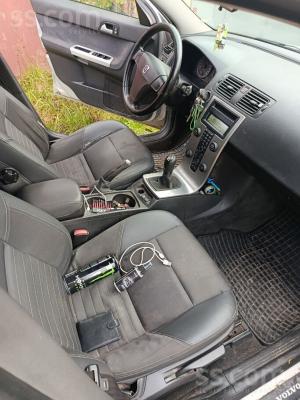 Grey Volvo V50 2004 in Preili, with an engine capacity of 2.00 L and mileage of 337 thousand km for 820 €, photo 6 on AUTOMOTO.COM.LV