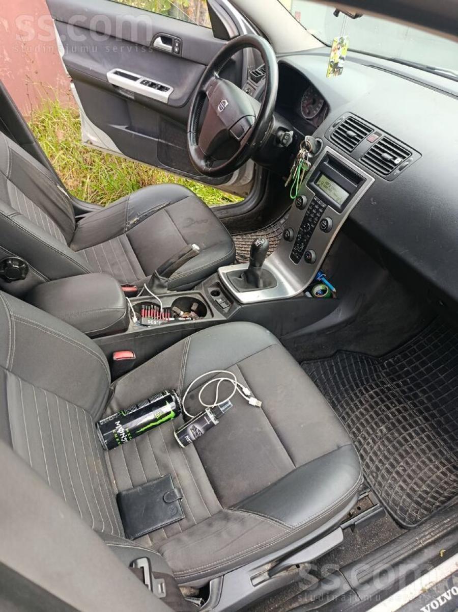 Grey Volvo V50 2004 in Preili, with an engine capacity of 2.00 L and mileage of 337 thousand km for 820 €, photo 6 on AUTOMOTO.COM.LV