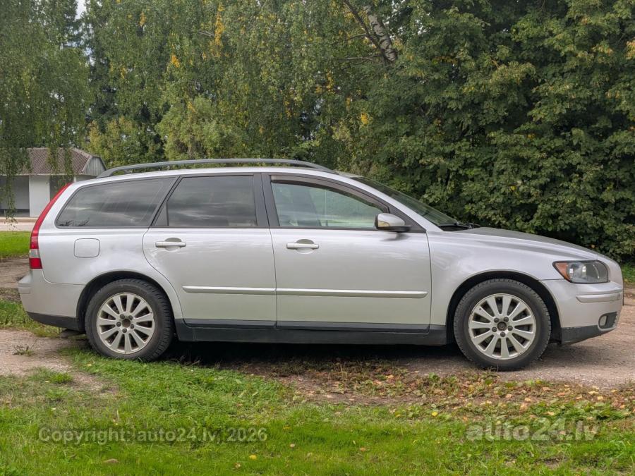 Pelēks Volvo V50 2004 Rīga, ar dzinēja tilpumu 2.40 L un nobraukumu 406 tūkst. km par 2900 €, foto 4 vietnē AUTOMOTO.COM.LV