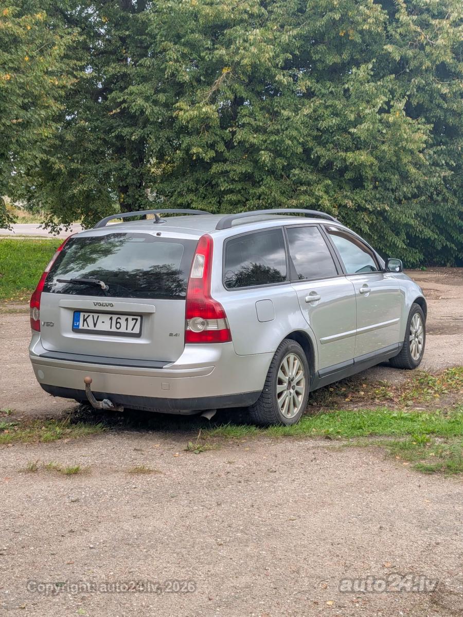 Pelēks Volvo V50 2004 Rīga, ar dzinēja tilpumu 2.40 L un nobraukumu 406 tūkst. km par 2900 €, foto 5 vietnē AUTOMOTO.COM.LV