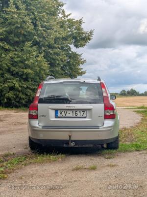 Pelēks Volvo V50 2004 Rīga, ar dzinēja tilpumu 2.40 L un nobraukumu 406 tūkst. km par 2900 €, foto 6 vietnē AUTOMOTO.COM.LV
