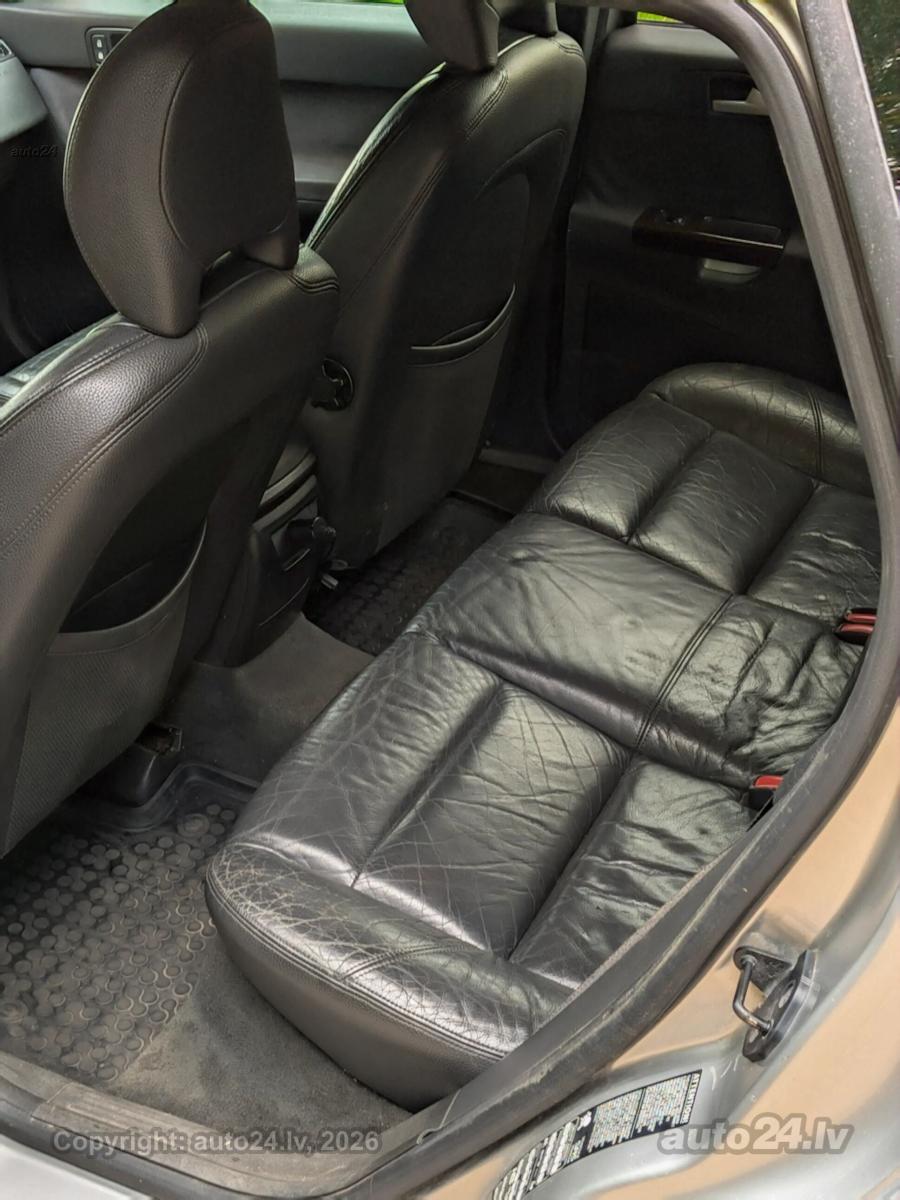 Pelēks Volvo V50 2004 Rīga, ar dzinēja tilpumu 2.40 L un nobraukumu 406 tūkst. km par 2900 €, foto 12 vietnē AUTOMOTO.COM.LV