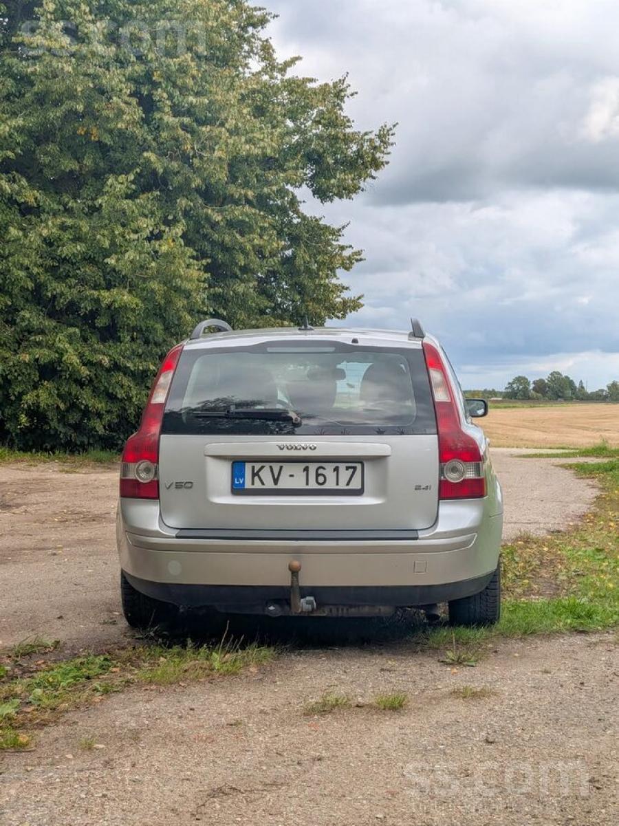 Grey Volvo V50 2004 in Saldus, with an engine capacity of 2.40 L and mileage of 406 thousand km for 2900 €, photo 6 on AUTOMOTO.COM.LV