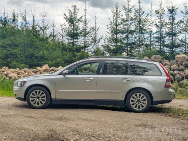 Volvo V50 2004 in Saldus on AUTOMOTO.COM.LV Grey Volvo V50 2004 in Saldus, with an engine capacity of 2.40 L and mileage of 406 thousand km for 2900 €, photo 7 on AUTOMOTO.COM.LV