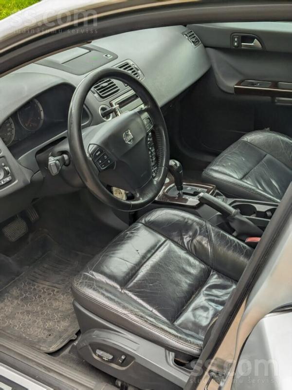 Volvo V50 2004 in Saldus on AUTOMOTO.COM.LV Grey Volvo V50 2004 in Saldus, with an engine capacity of 2.40 L and mileage of 406 thousand km for 2900 €, photo 8 on AUTOMOTO.COM.LV