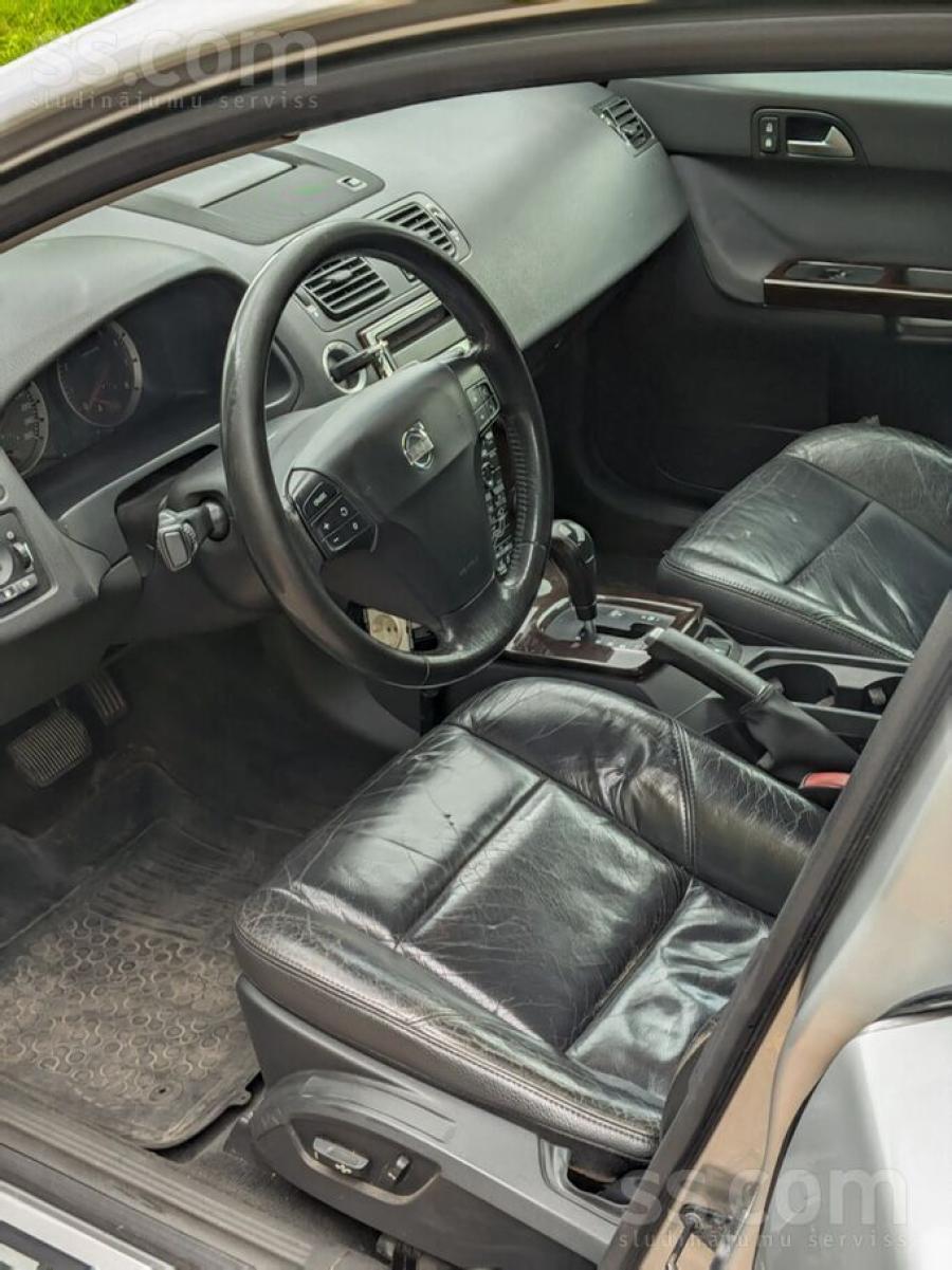 Grey Volvo V50 2004 in Saldus, with an engine capacity of 2.40 L and mileage of 406 thousand km for 2900 €, photo 8 on AUTOMOTO.COM.LV