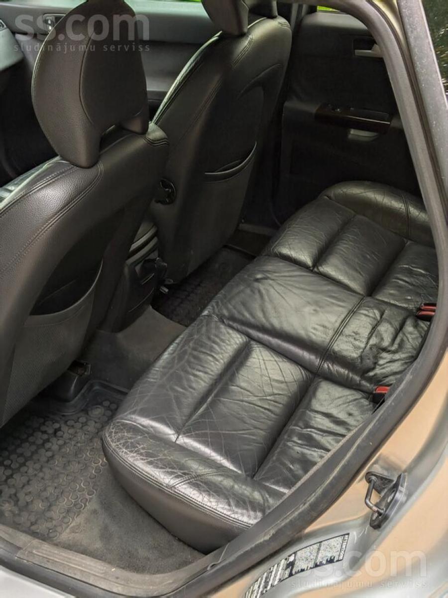 Grey Volvo V50 2004 in Saldus, with an engine capacity of 2.40 L and mileage of 406 thousand km for 2900 €, photo 12 on AUTOMOTO.COM.LV