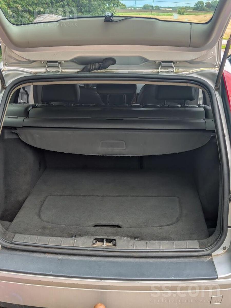 Grey Volvo V50 2004 in Saldus, with an engine capacity of 2.40 L and mileage of 406 thousand km for 2900 €, photo 14 on AUTOMOTO.COM.LV