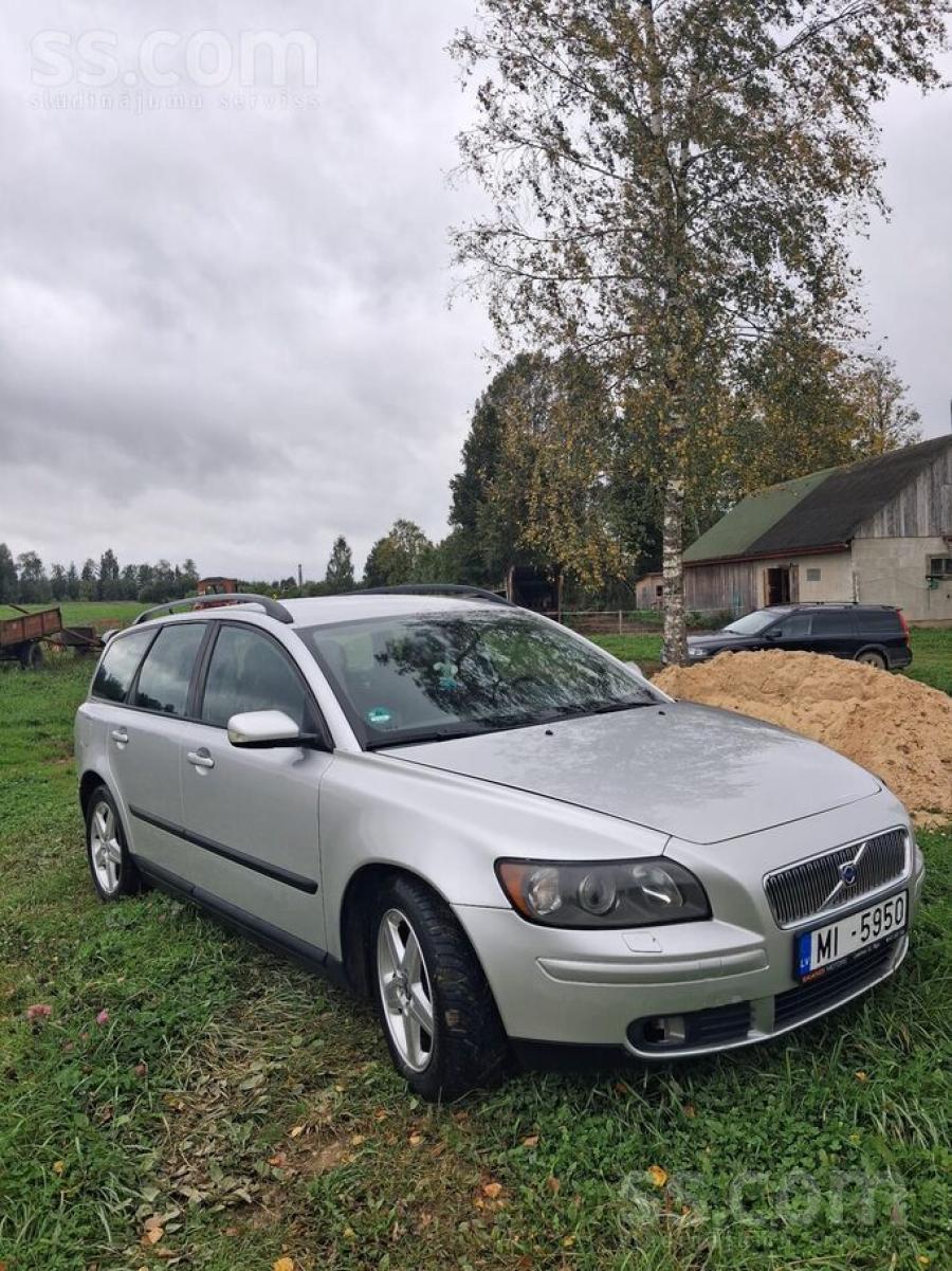Pelēks Volvo V50 2004 Jēkabpils, ar dzinēja tilpumu 2.00 L un nobraukumu 301 tūkst. km par 1350 €, foto 3 vietnē AUTOMOTO.COM.LV