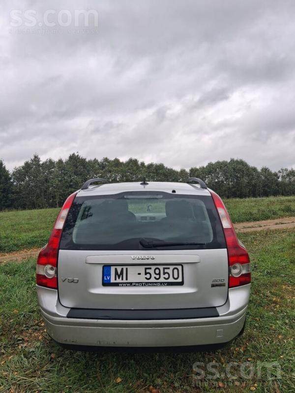 Pelēks Volvo V50 2004 Jēkabpils, ar dzinēja tilpumu 2.00 L un nobraukumu 301 tūkst. km par 1350 €, foto 4 vietnē AUTOMOTO.COM.LV