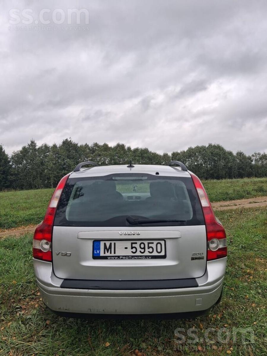 Pelēks Volvo V50 2004 Jēkabpils, ar dzinēja tilpumu 2.00 L un nobraukumu 301 tūkst. km par 1350 €, foto 4 vietnē AUTOMOTO.COM.LV