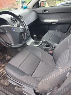 Pelēks Volvo V50 2004 Jēkabpils, ar dzinēja tilpumu 2.00 L un nobraukumu 301 tūkst. km par 1350 €, foto 5 vietnē AUTOMOTO.COM.LV