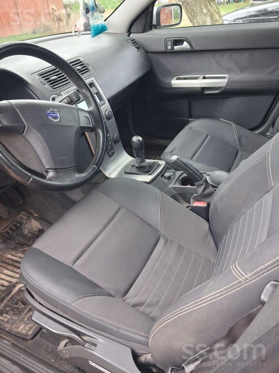 Pelēks Volvo V50 2004 Jēkabpils, ar dzinēja tilpumu 2.00 L un nobraukumu 301 tūkst. km par 1350 €, foto 5 vietnē AUTOMOTO.COM.LV