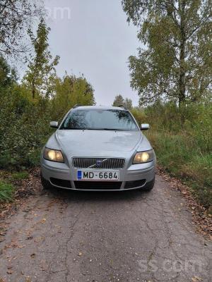Pelēks Volvo V50 2004 Jelgava, ar dzinēja tilpumu 2.00 L un nobraukumu 482 tūkst. km par 880 €, foto  vietnē AUTOMOTO.COM.LV