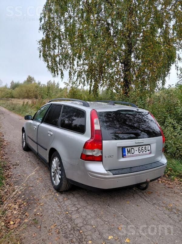 Pelēks Volvo V50 2004 Jelgava, ar dzinēja tilpumu 2.00 L un nobraukumu 482 tūkst. km par 880 €, foto 3 vietnē AUTOMOTO.COM.LV