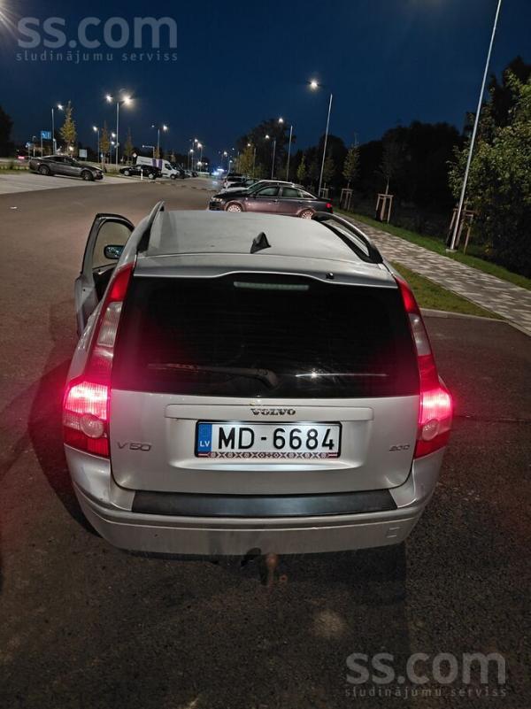 Pelēks Volvo V50 2004 Jelgava, ar dzinēja tilpumu 2.00 L un nobraukumu 482 tūkst. km par 880 €, foto 8 vietnē AUTOMOTO.COM.LV