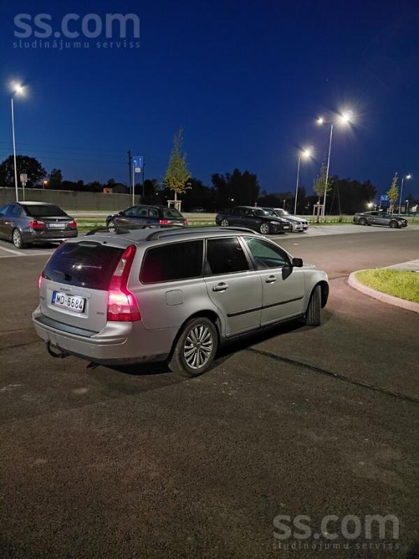 Pelēks Volvo V50 2004 Jelgava, ar dzinēja tilpumu 2.00 L un nobraukumu 482 tūkst. km par 880 €, foto 9 vietnē AUTOMOTO.COM.LV
