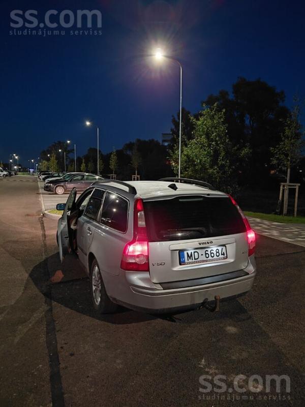 Pelēks Volvo V50 2004 Jelgava, ar dzinēja tilpumu 2.00 L un nobraukumu 482 tūkst. km par 880 €, foto 10 vietnē AUTOMOTO.COM.LV