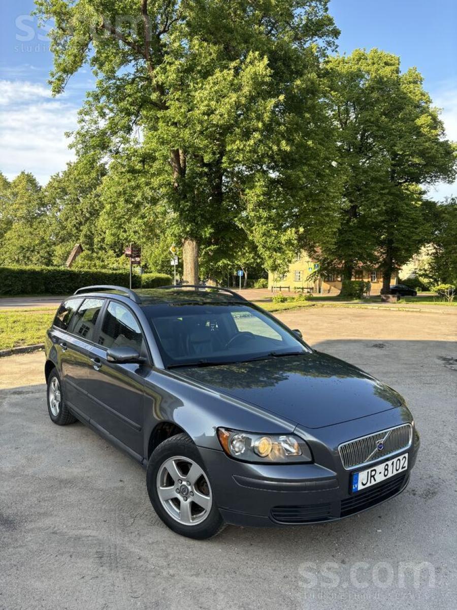 Grey Volvo V50 2005 in Kuldiga, with an engine capacity of 1.60 L and mileage of 308 thousand km for 1600 €, photo 1 on AUTOMOTO.COM.LV