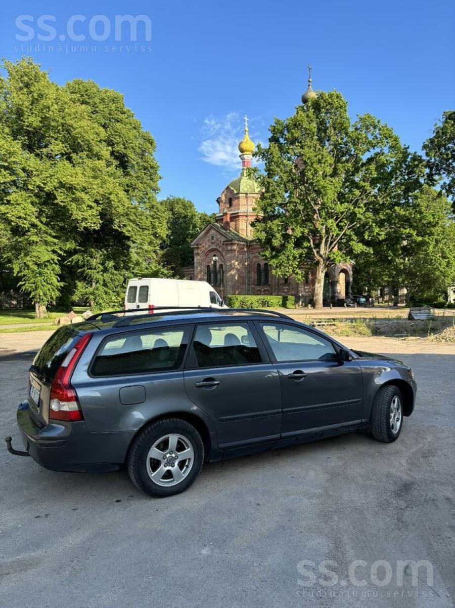 Grey Volvo V50 2005 in Kuldiga, with an engine capacity of 1.60 L and mileage of 308 thousand km for 1600 €, photo 3 on AUTOMOTO.COM.LV