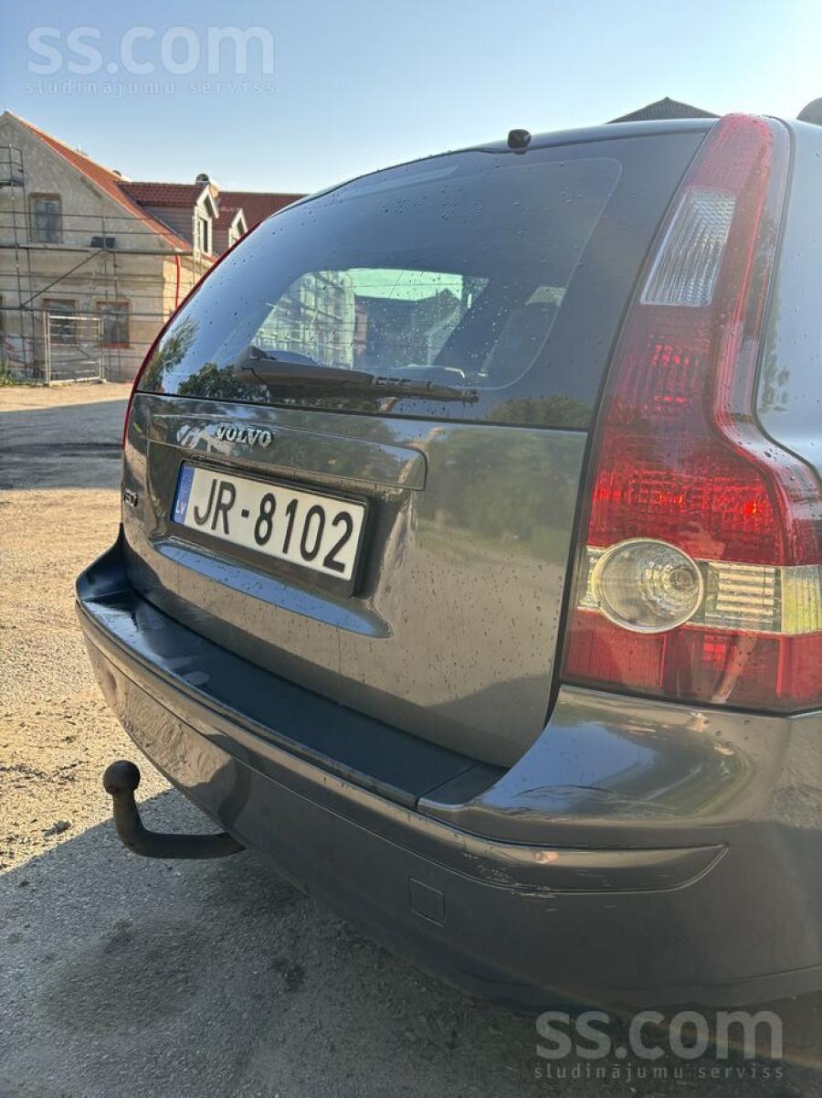 Grey Volvo V50 2005 in Kuldiga, with an engine capacity of 1.60 L and mileage of 308 thousand km for 1600 €, photo 11 on AUTOMOTO.COM.LV