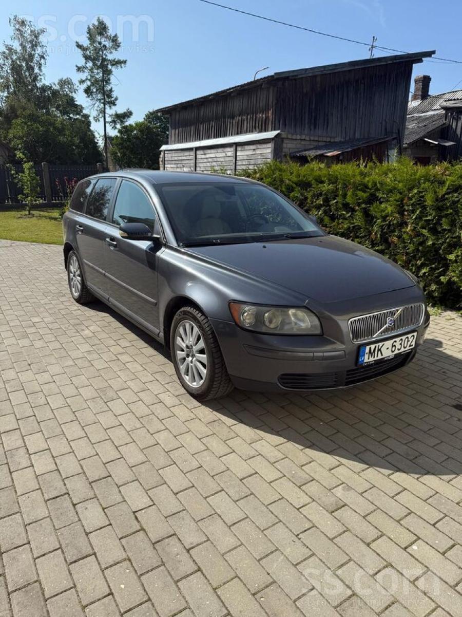 Pelēks Volvo V50 2005 Jēkabpils, ar dzinēja tilpumu 2.00 L un nobraukumu 317 tūkst. km par 1200 €, foto 1 vietnē AUTOMOTO.COM.LV