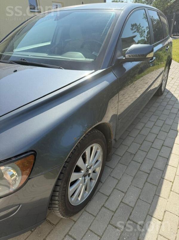 Pelēks Volvo V50 2005 Jēkabpils, ar dzinēja tilpumu 2.00 L un nobraukumu 317 tūkst. km par 1200 €, foto 2 vietnē AUTOMOTO.COM.LV