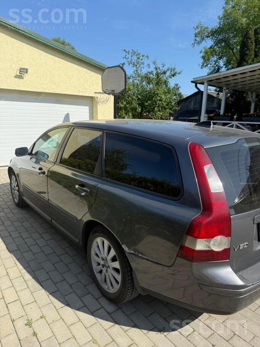 Pelēks Volvo V50 2005 Jēkabpils, ar dzinēja tilpumu 2.00 L un nobraukumu 317 tūkst. km par 1200 €, foto 4 vietnē AUTOMOTO.COM.LV