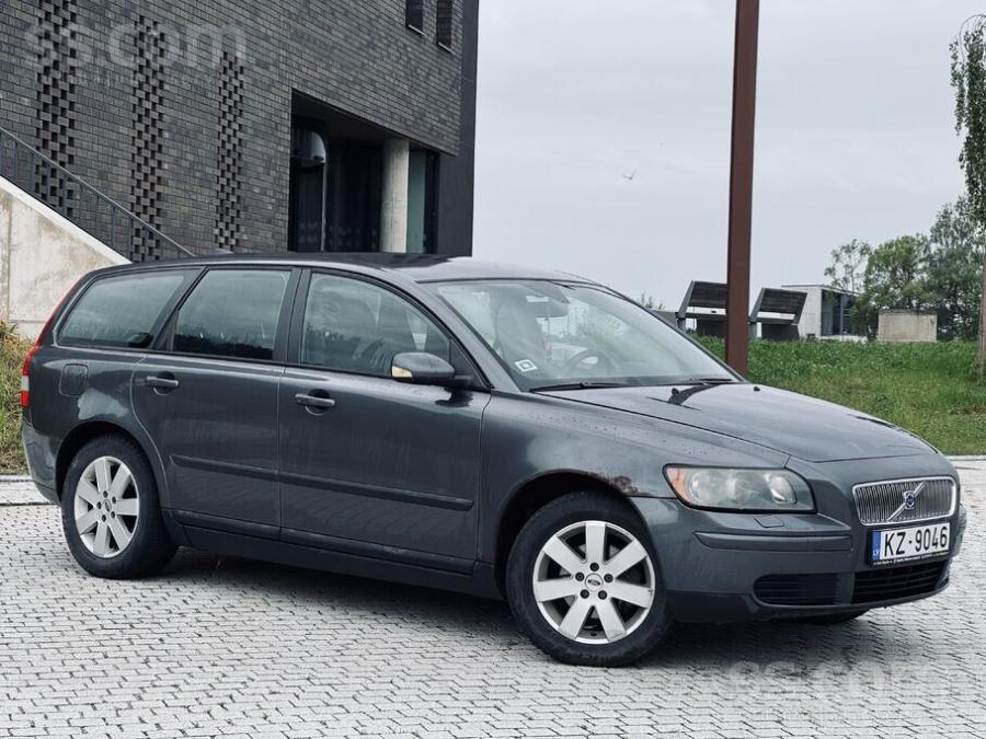 Grey Volvo V50 2005 in Rezekne, with an engine capacity of 1.80 L and mileage of 269 thousand km for 1250 €, photo 2 on AUTOMOTO.COM.LV