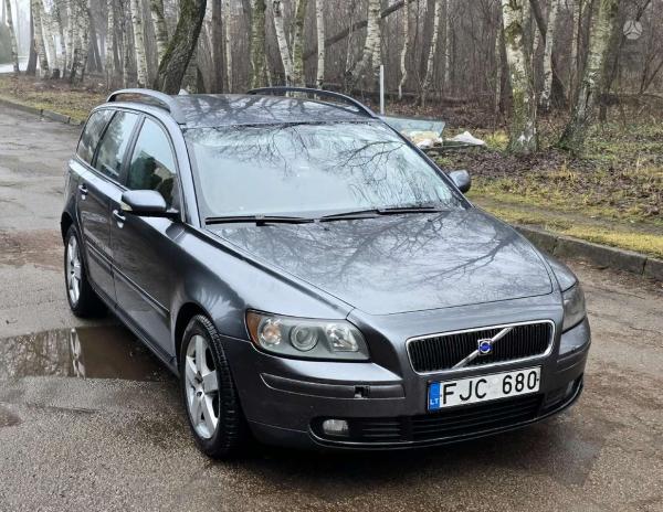 Grey Volvo V50 2005 in Radviliskis, with an engine capacity of 2.00 L and mileage of 374 thousand km for 1350 €, photo 2 on AUTOMOTO.COM.LV