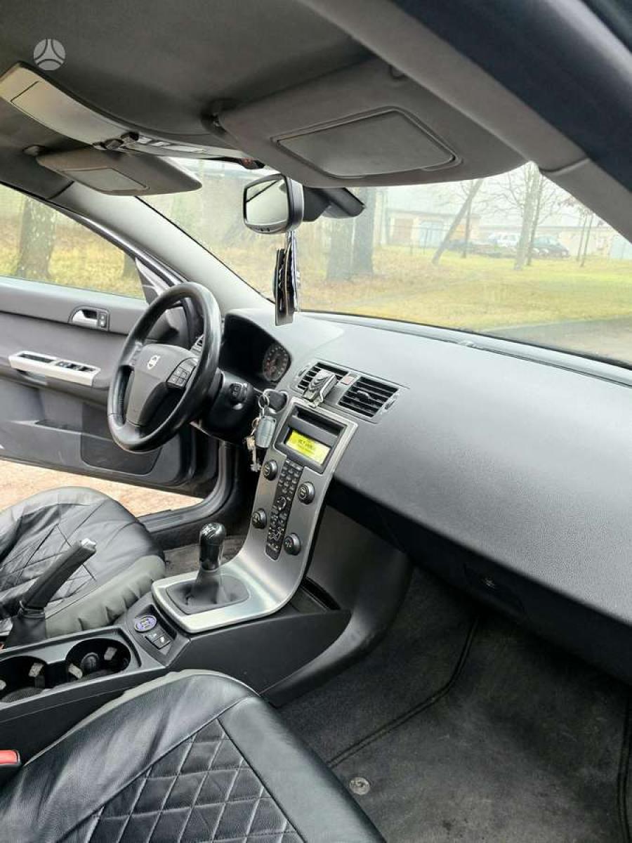 Pelēks Volvo V50 2005 Radviliškis, ar dzinēja tilpumu 2.00 L un nobraukumu 374 tūkst. km par 1350 €, foto 5 vietnē AUTOMOTO.COM.LV