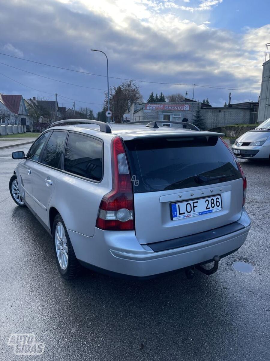 Grey Volvo V50 2005 in Alytus, with an engine capacity of 2.00 L and mileage of 350 thousand km for 1700 €, photo 5 on AUTOMOTO.COM.LV
