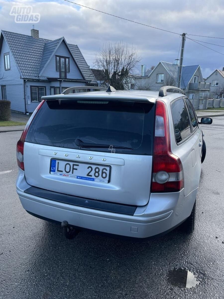 Grey Volvo V50 2005 in Alytus, with an engine capacity of 2.00 L and mileage of 350 thousand km for 1700 €, photo 7 on AUTOMOTO.COM.LV