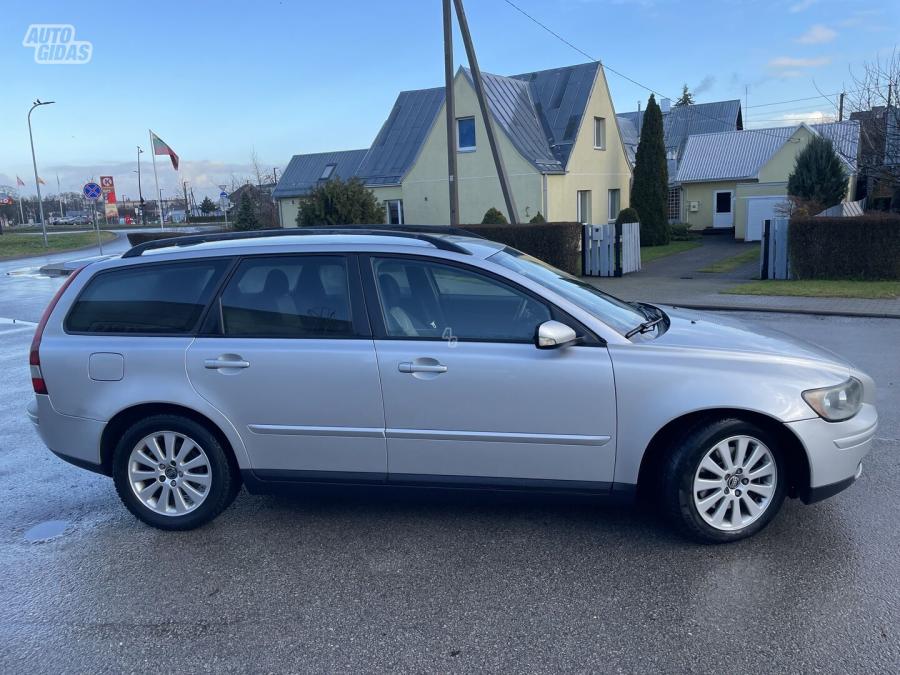 Grey Volvo V50 2005 in Alytus, with an engine capacity of 2.00 L and mileage of 350 thousand km for 1700 €, photo 8 on AUTOMOTO.COM.LV