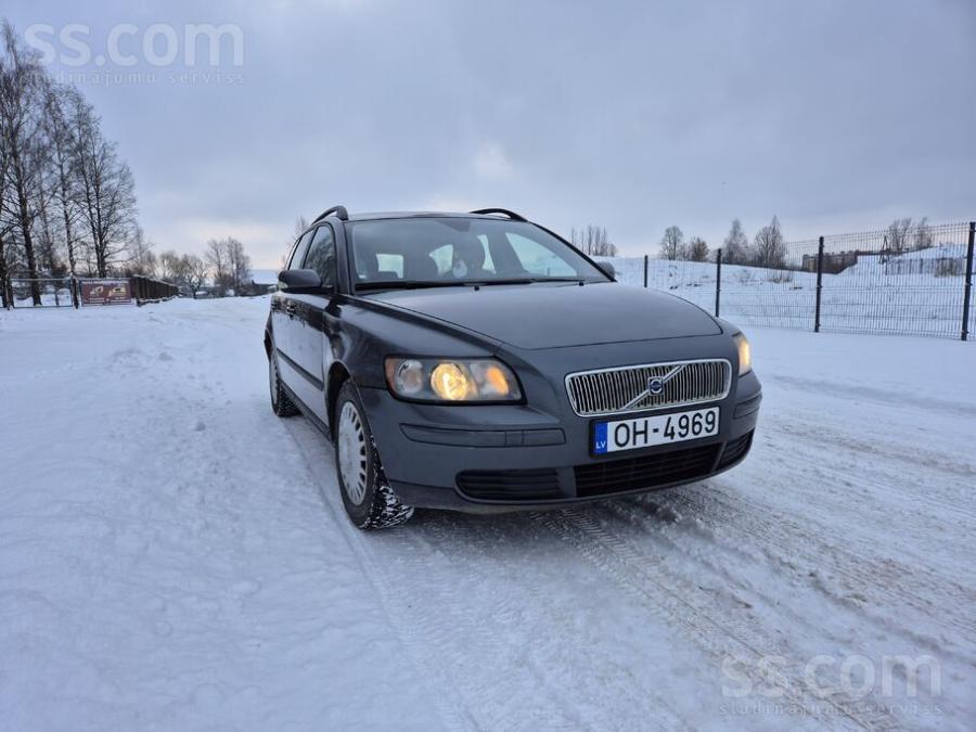 Grey Volvo V50 2005 in Balvi, with an engine capacity of 1.60 L and mileage of 409 thousand km for 1200 €, photo 1 on AUTOMOTO.COM.LV