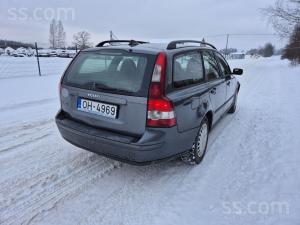 Grey Volvo V50 2005 in Balvi, with an engine capacity of 1.60 L and mileage of 409 thousand km for 1200 €, photo 2 on AUTOMOTO.COM.LV