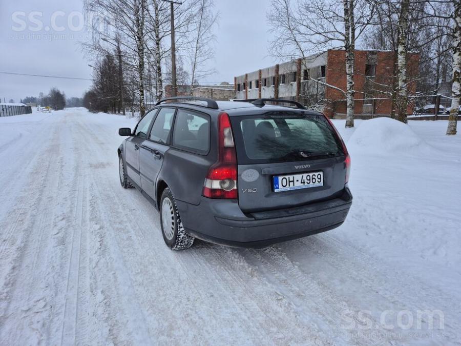 Grey Volvo V50 2005 in Balvi, with an engine capacity of 1.60 L and mileage of 409 thousand km for 1200 €, photo 4 on AUTOMOTO.COM.LV