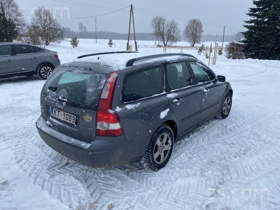 Pelēks Volvo V50 2005 Valmiera, ar dzinēja tilpumu 1.60 L un nobraukumu 312 tūkst. km par 1850 €, foto 3 vietnē AUTOMOTO.COM.LV