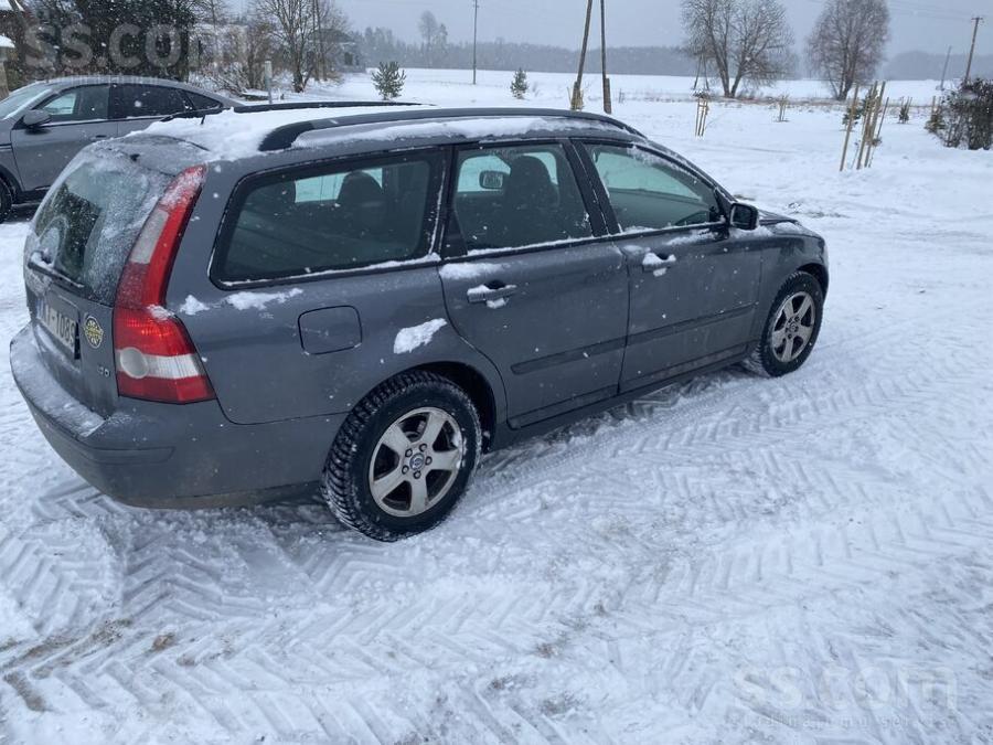 Pelēks Volvo V50 2005 Valmiera, ar dzinēja tilpumu 1.60 L un nobraukumu 312 tūkst. km par 1850 €, foto 4 vietnē AUTOMOTO.COM.LV