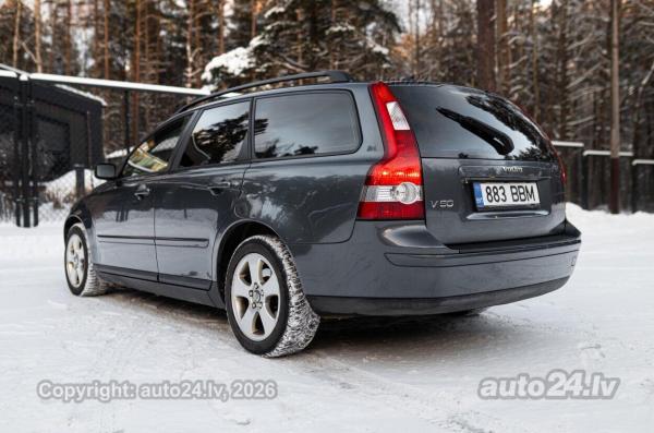 Grey Volvo V50 2005 in Tallinn, with an engine capacity of 2.40 L and mileage of 256 thousand km for 2699 €, photo 4 on AUTOMOTO.COM.LV