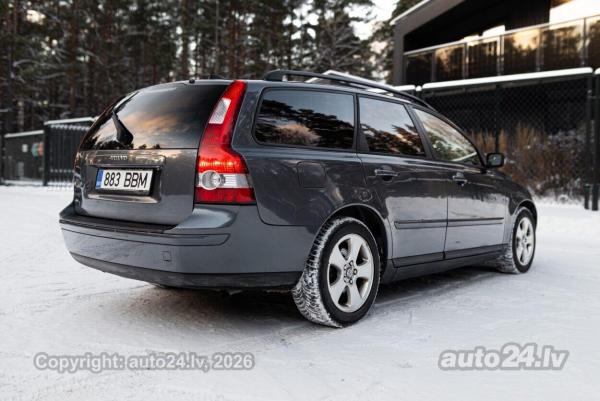 Grey Volvo V50 2005 in Tallinn, with an engine capacity of 2.40 L and mileage of 256 thousand km for 2699 €, photo 6 on AUTOMOTO.COM.LV
