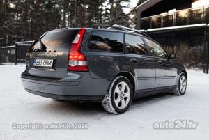 Grey Volvo V50 2005 in Tallinn, with an engine capacity of 2.40 L and mileage of 256 thousand km for 2699 €, photo 6 on AUTOMOTO.COM.LV