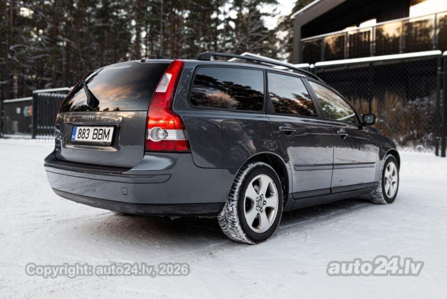 Grey Volvo V50 2005 in Tallinn, with an engine capacity of 2.40 L and mileage of 256 thousand km for 2699 €, photo 6 on AUTOMOTO.COM.LV