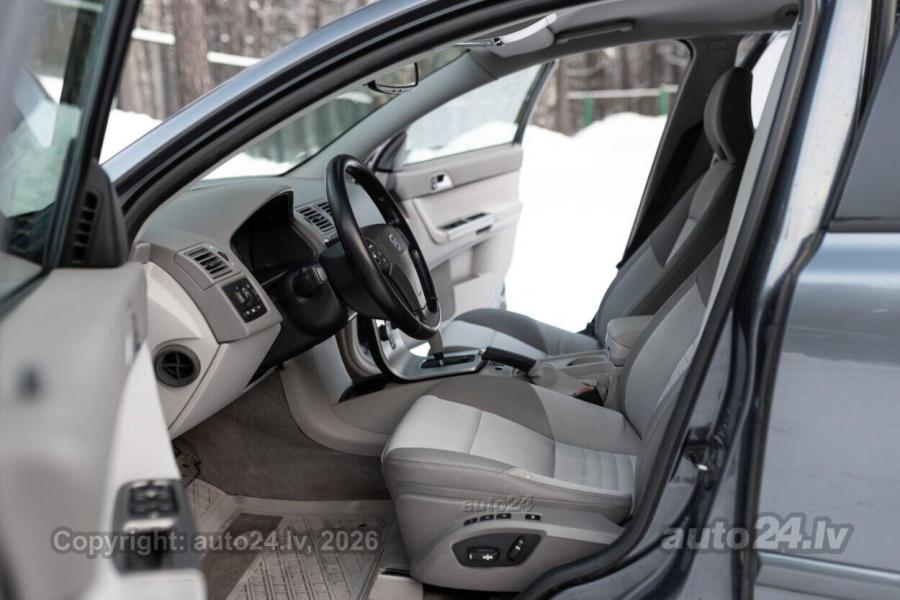 Grey Volvo V50 2005 in Tallinn, with an engine capacity of 2.40 L and mileage of 256 thousand km for 2699 €, photo 10 on AUTOMOTO.COM.LV