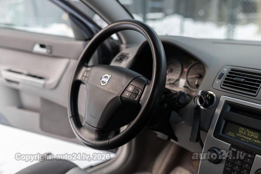 Grey Volvo V50 2005 in Tallinn, with an engine capacity of 2.40 L and mileage of 256 thousand km for 2699 €, photo 14 on AUTOMOTO.COM.LV