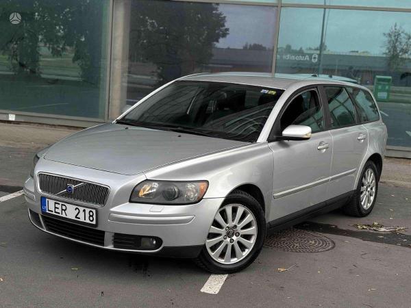 Grey Volvo V50 2005 in Siauliai, with an engine capacity of 2.00 L and mileage of 290 thousand km for 1550 €, photo 1 on AUTOMOTO.COM.LV